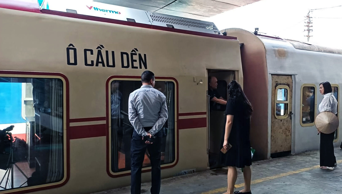 Photo Gallery - The Hanoi Train